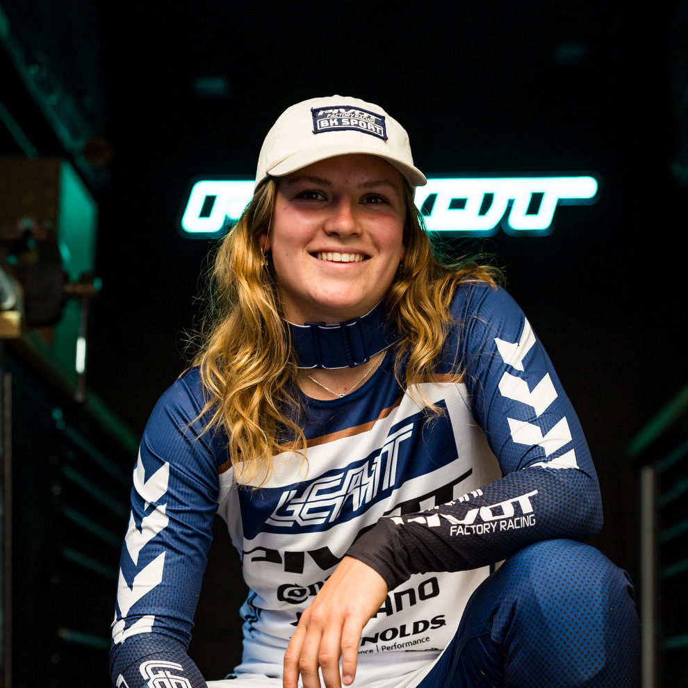Jenna Hastings - Athletes - Pivot Cycles