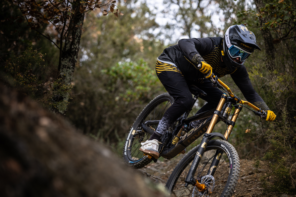 Jordi Bago - Athletes - Pivot Cycles