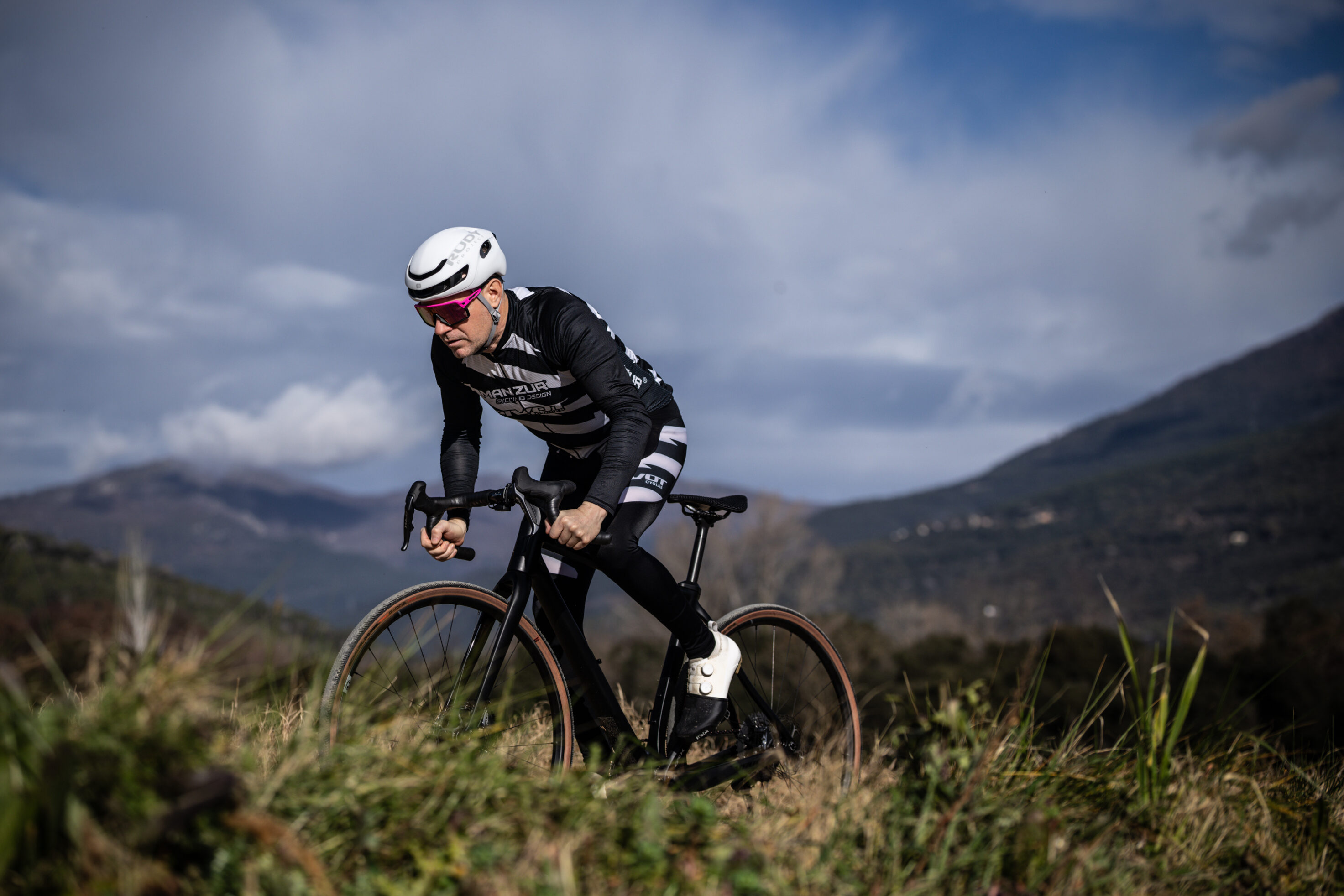 Jordi Bago - Athletes - Pivot Cycles